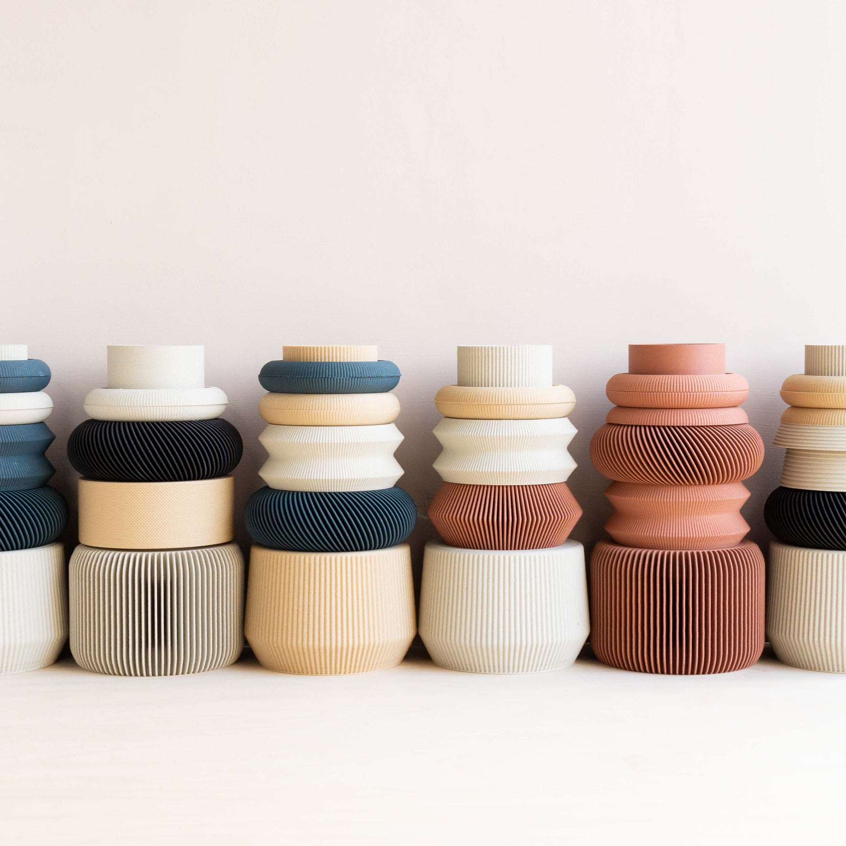Minimum Design: Modular NU Vase in Terracotta – Mantel