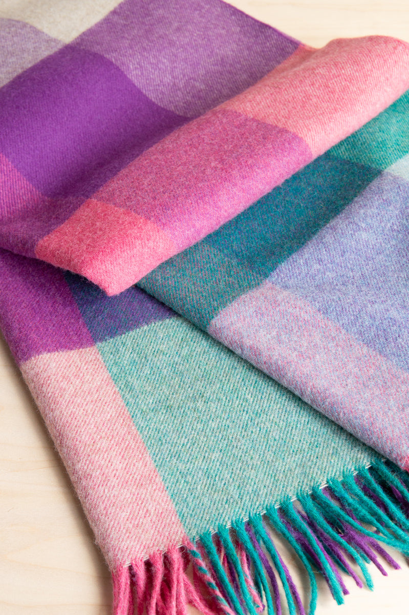 Bronte Moon: Merino Wool Block Check Throw – Mantel