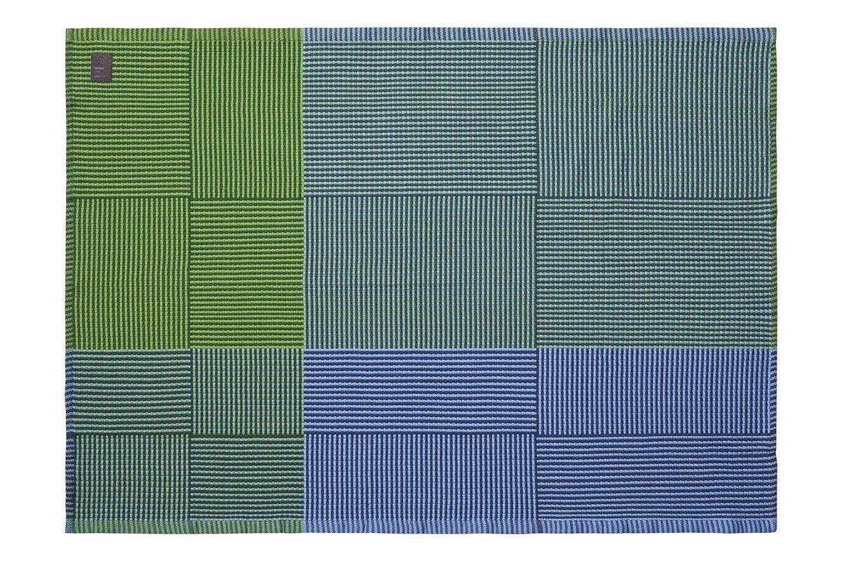 Simon Key Bertman: Napping Throw Blanket – Mantel